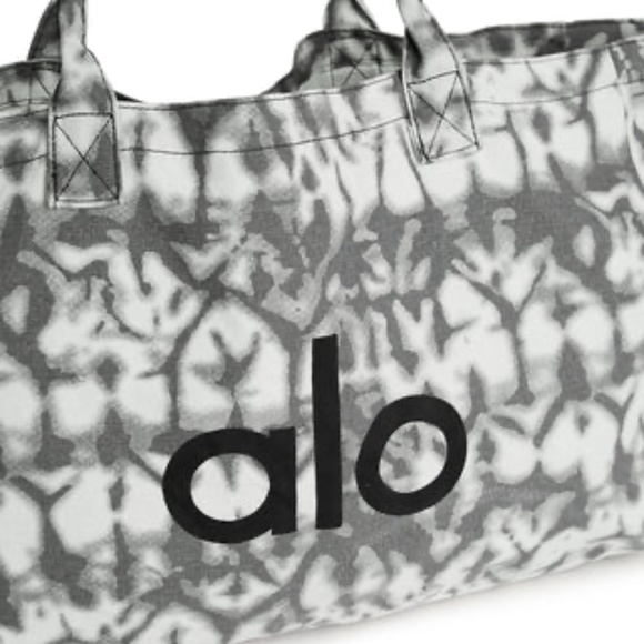 ALO Yoga | Bags | Alo Yoga Shopper Tote | Poshmark